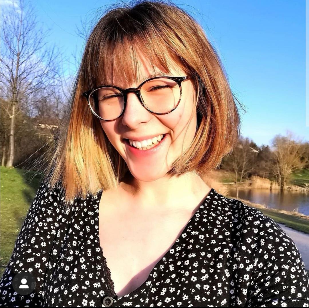 Sarah Laval's Instagram, Twitter & Facebook on IDCrawl