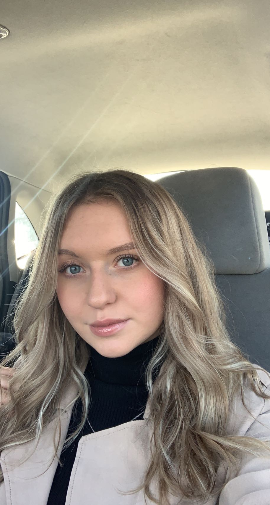 Eva Lyon's Instagram, Twitter & Facebook on IDCrawl